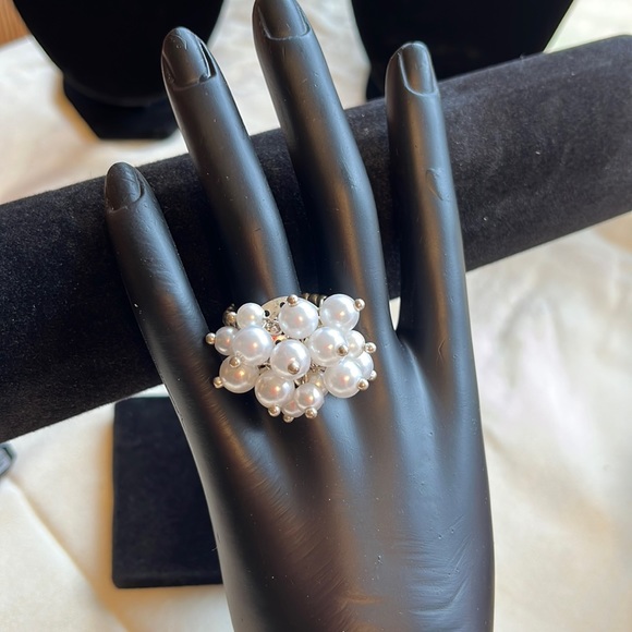 Jewelry | Vintage Seed Pearl Cluster Ring On Metallic Stretch Band ...
